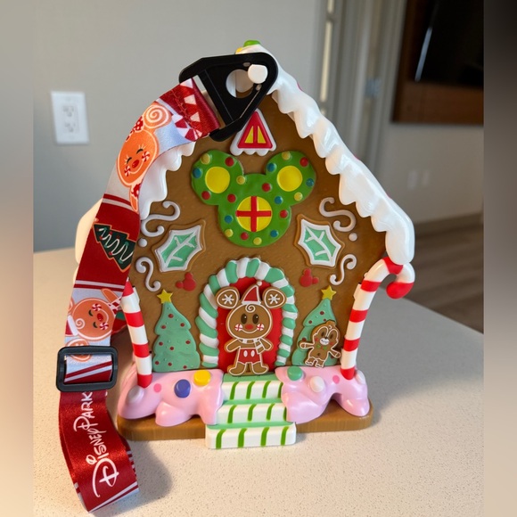 Disney | Holiday | Disney 225 Mickey And Minnie Gingerbread House ...